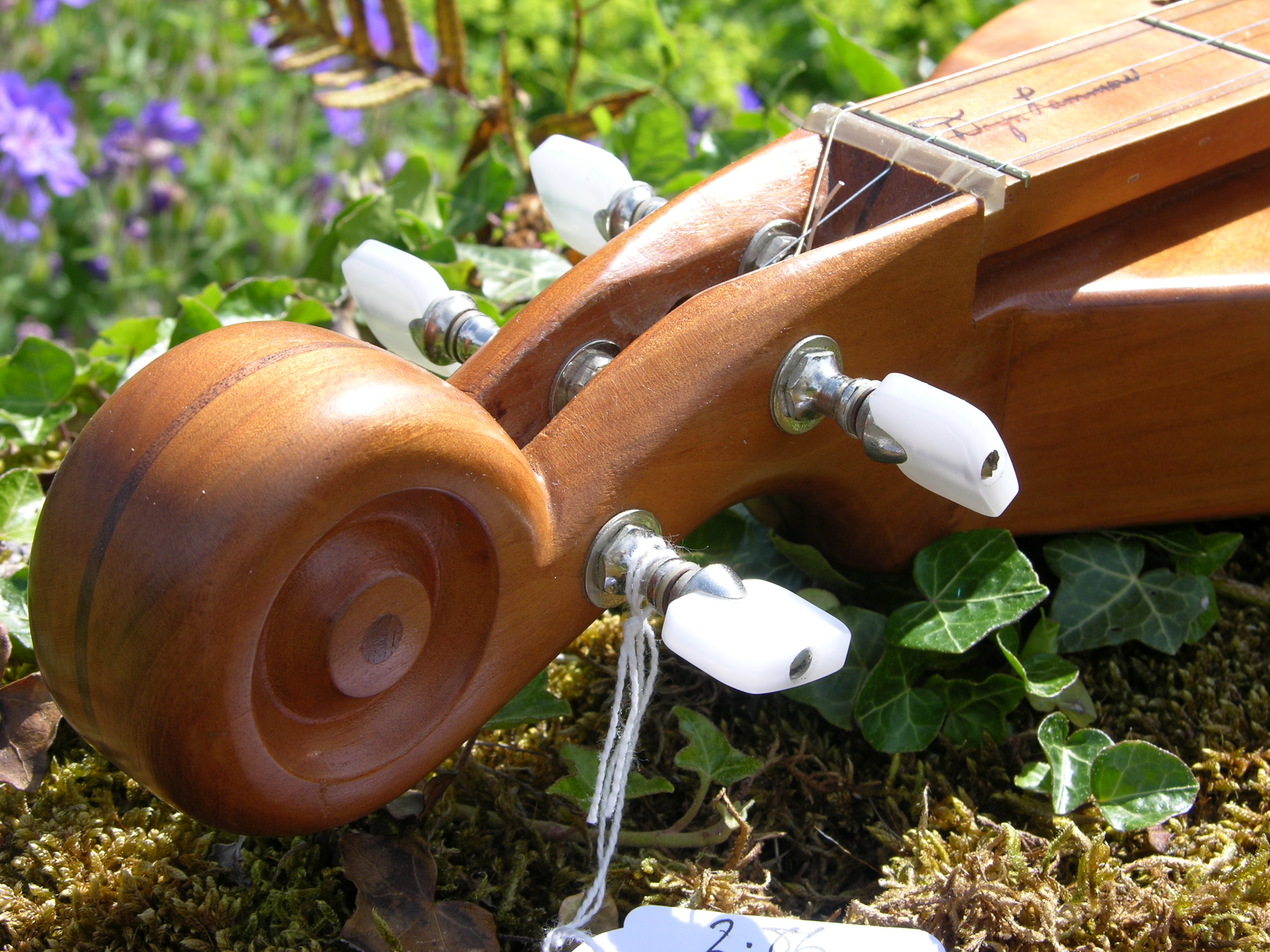 Doyn Lammers Hourglass – Revels Music Mountain Dulcimers
